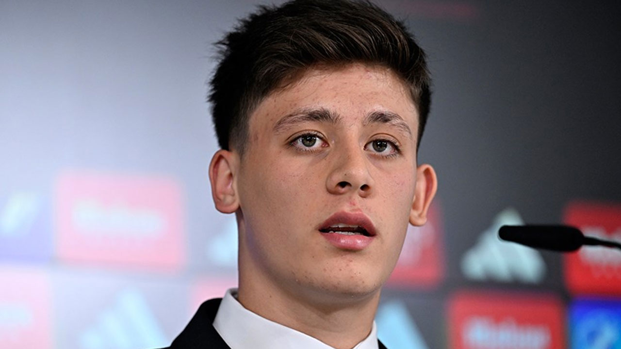 Arda Güler 18 yaşındaki Galatasaraylı sevgilisiyle el ele - Galatasaray ...